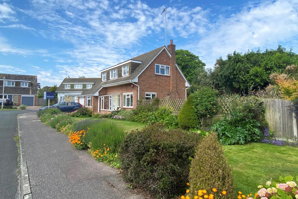 Willingdon Place, Walmer, CT14 3 bed detached house - £595,000