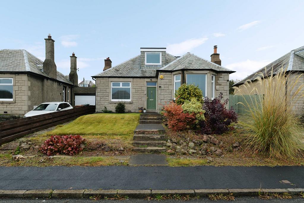 10 Craigmount Gardens, Corstorphine, Edinburgh, EH12 8EA 4 bed detached ...