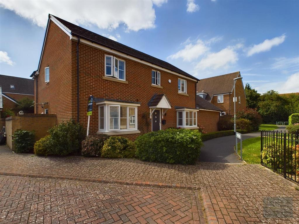 Heron Walk, Trowbridge BA14 4 bed detached house - £435,000