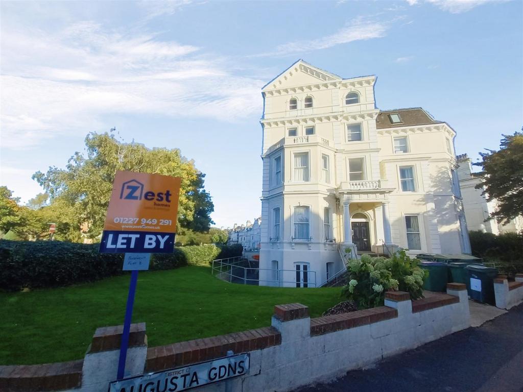 Augusta Gardens, Folkestone 1 bed flat - £850 pcm (£196 pw)
