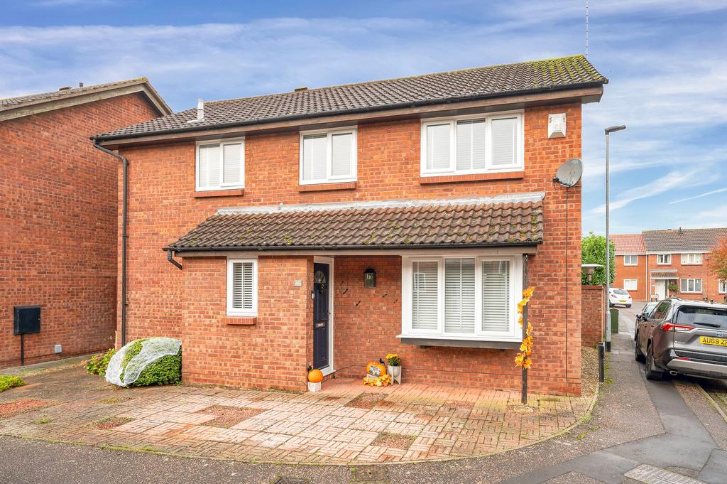 Uplands, Werrington, Peterborough, PE4 4 bed detached house for sale ...