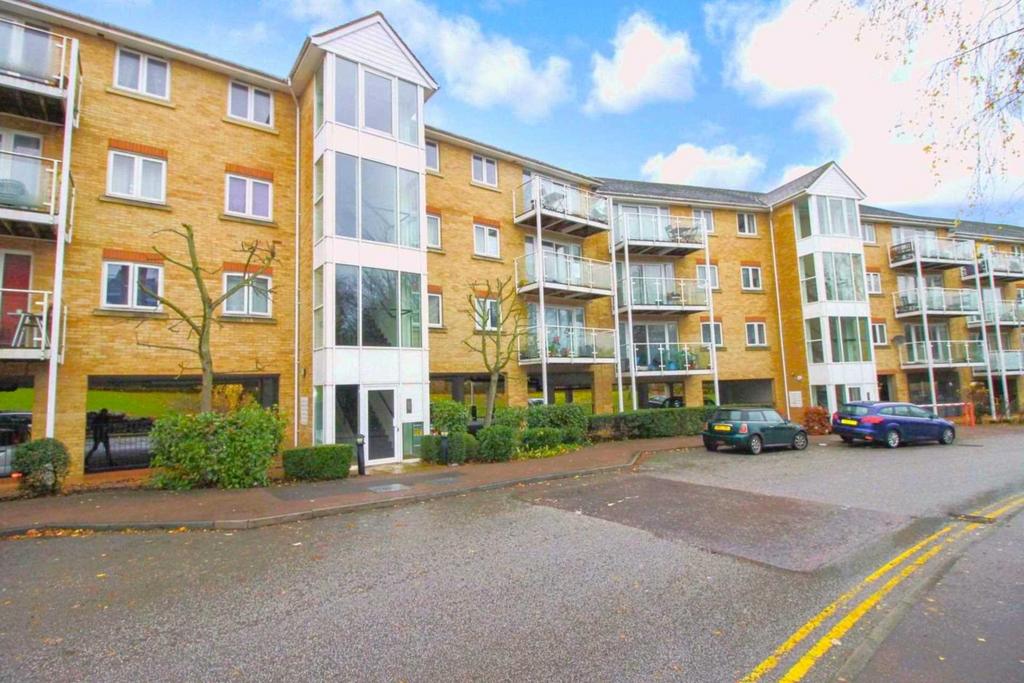 Foxglove Way, Luton LU3 2 bed flat - £1,200 pcm (£277 pw)