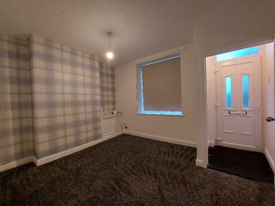 Burnley BB11 2 bed terraced house - £525 pcm (£121 pw)