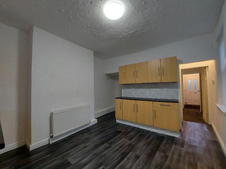 Burnley BB11 2 bed terraced house - £525 pcm (£121 pw)