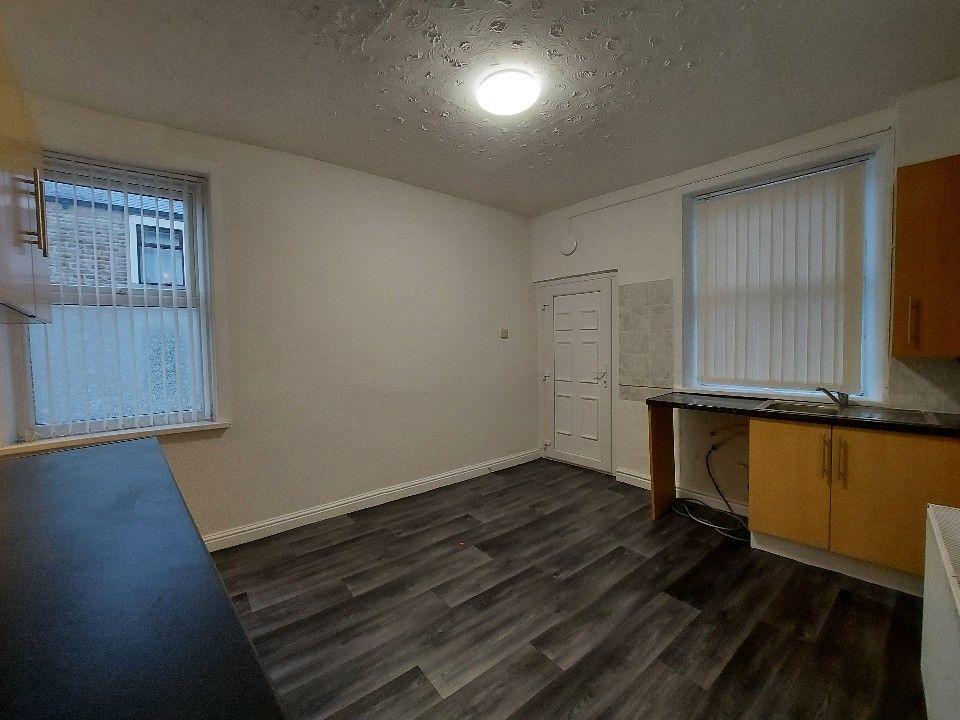 Burnley BB11 2 bed terraced house - £525 pcm (£121 pw)
