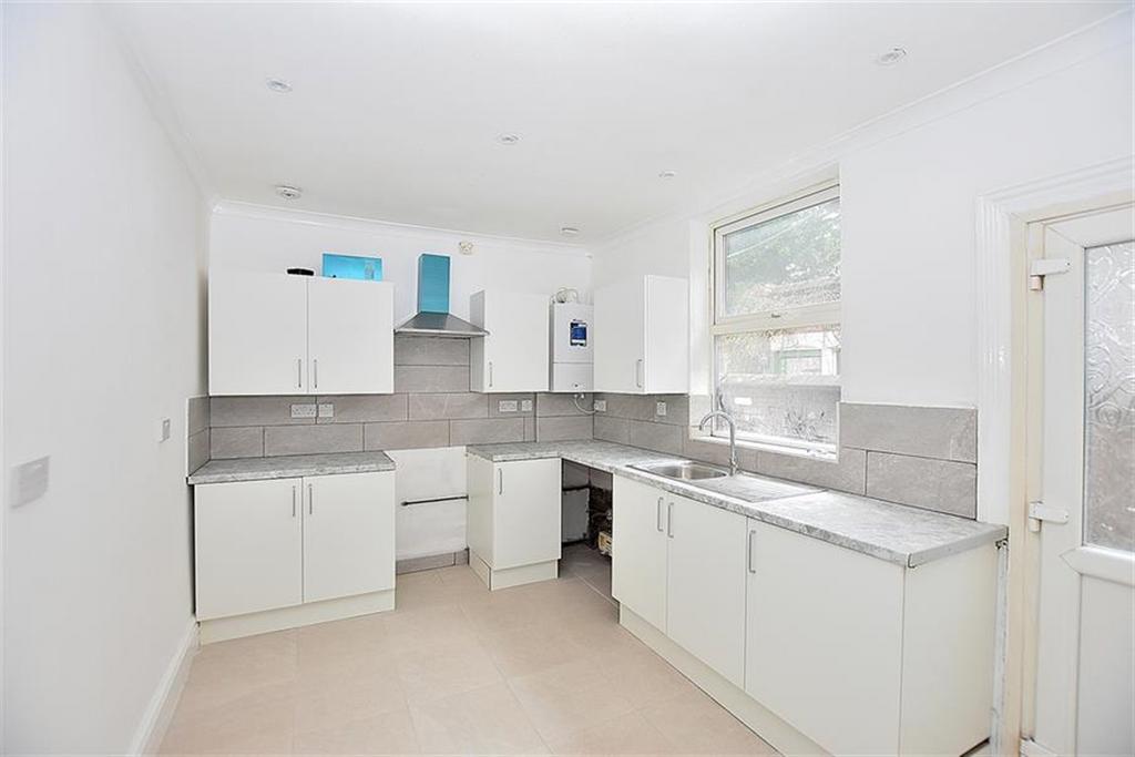 Court Road, Wolverhampton 3 bed terraced house - £150,000