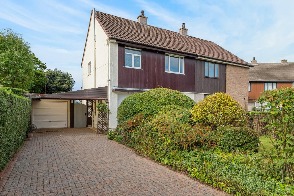 Broomage Park, Larbert FK5 3 bed semi-detached house - £229,000
