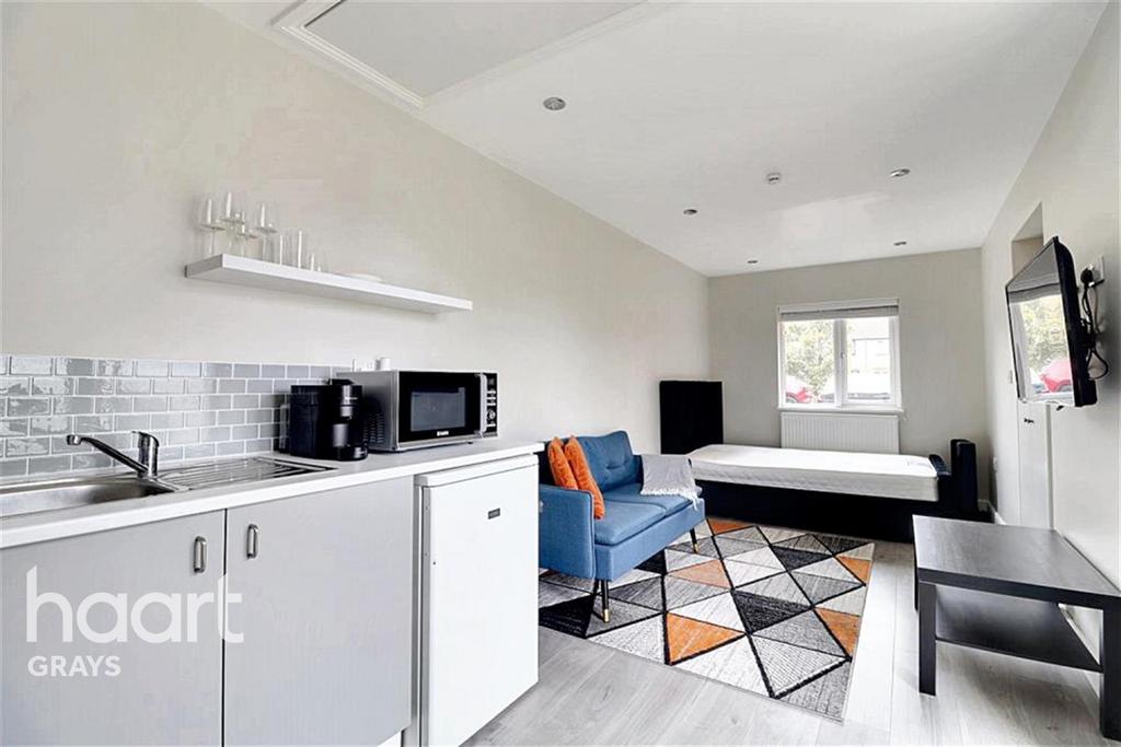 Drake Road, RM16 1 bed flat - £1,075 pcm (£248 pw)