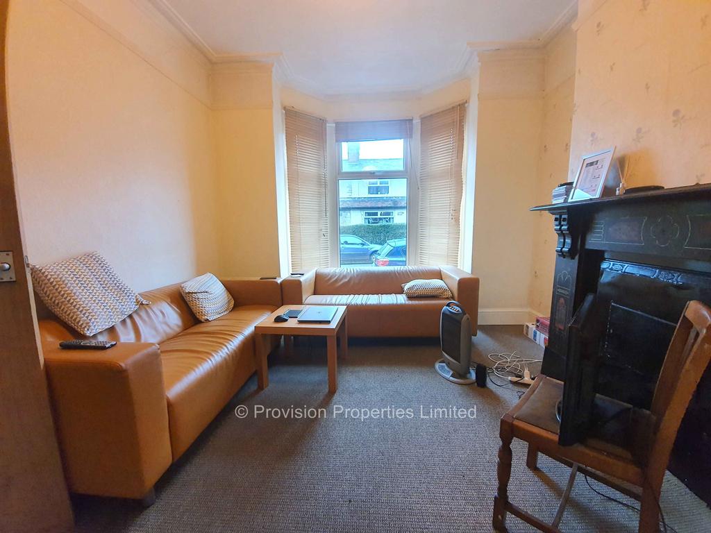 Walmsley Road, Hyde Park LS6 4 bed terraced house - £1,820 pcm (£420 pw)