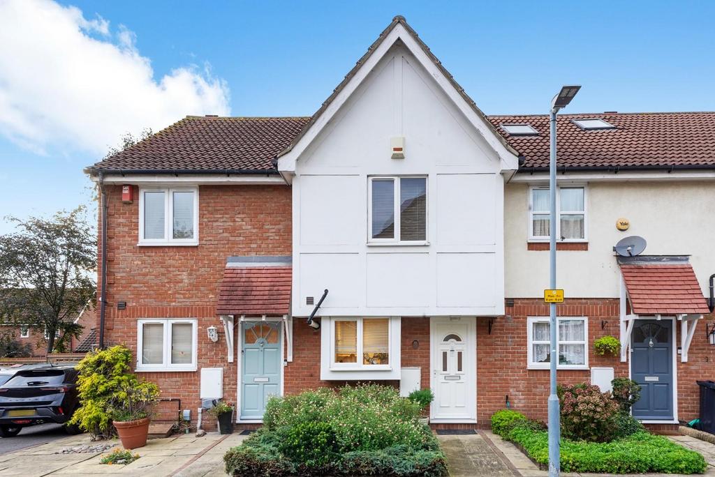 Hampstead Gardens Chadwell Heath Rm6 2 Bed Terraced House For Sale