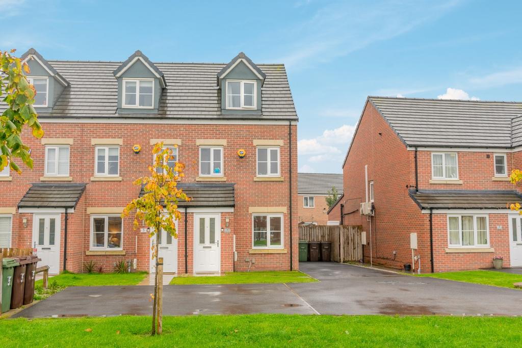 Ruby View, Wakefield 3 bed townhouse - £260,000