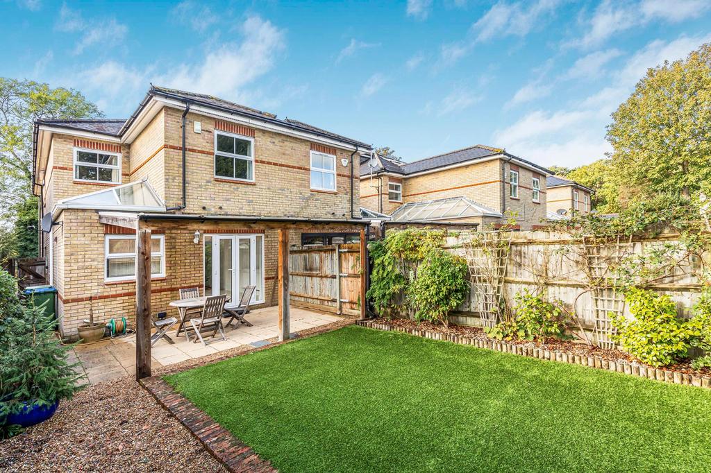 Lavender Gate, Oxshott, KT22 4 bed semi-detached house - £895,000