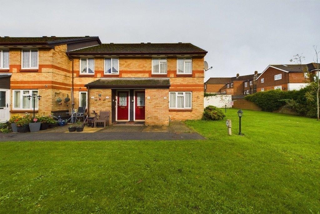 Magnolia Court, Uxbridge, UB10 1 bed apartment for sale - £160,000