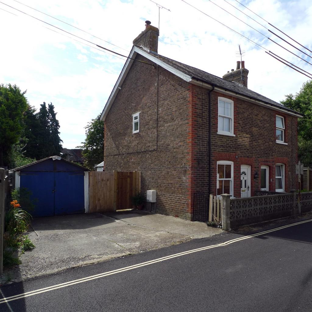 Mill Road, Crawley, RH10 3 bed semi-detached house - £1,650 pcm (£381 pw)