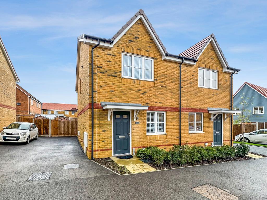 Maiden Road Rainham Gillingham Kent Me8 2 Bed Semi Detached House