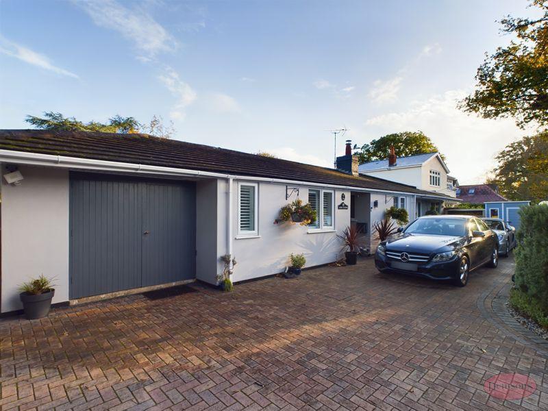 Hurn Way, Christchurch BH23 4 bed detached bungalow - £825,000