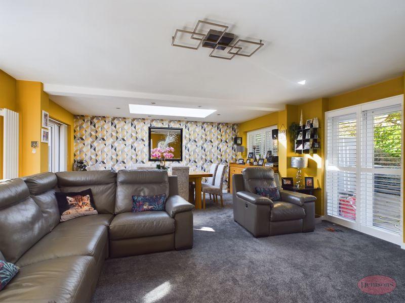 Hurn Way, Christchurch BH23 4 bed detached bungalow - £825,000