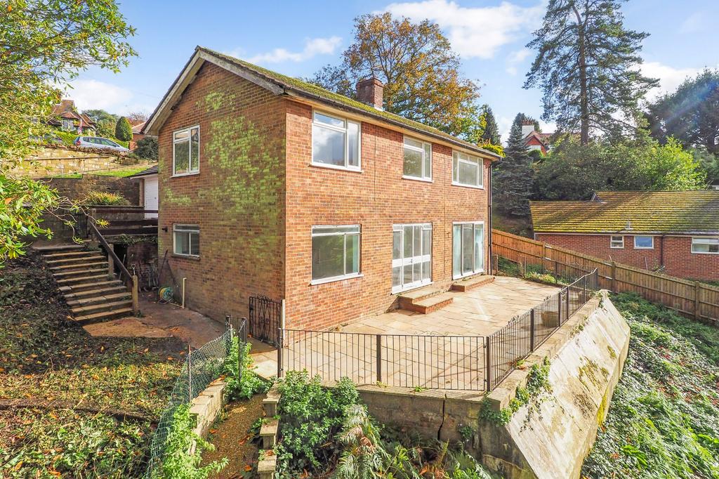 Corry Road, Hindhead, Surrey 5 bed detached house - £750,000
