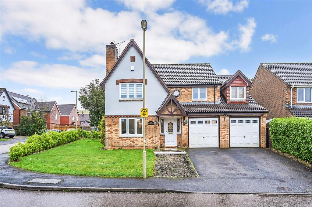 Clanfield, Hampshire 5 bed detached house - £570,000