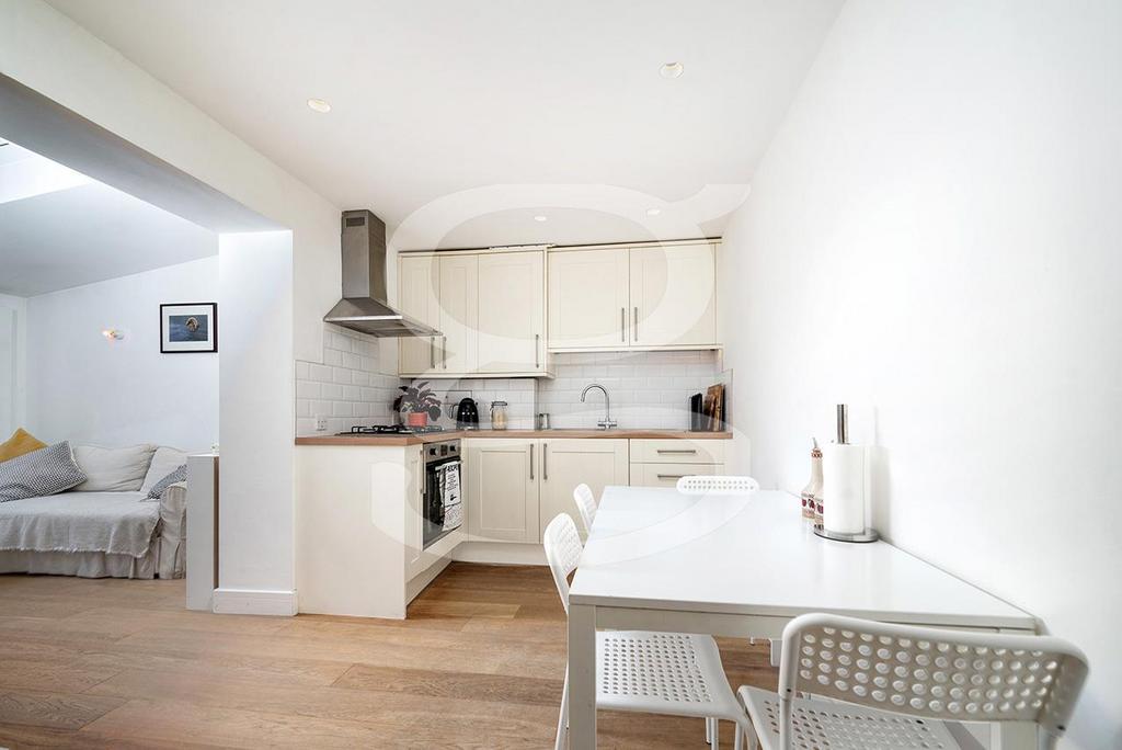 Langtry Road, St John's Wood Border NW8 3 bed flat for sale - £765,000