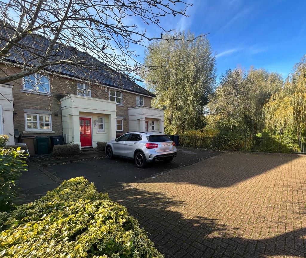 Mill Court, Ashford TN23 3 bed terraced house - £300,000