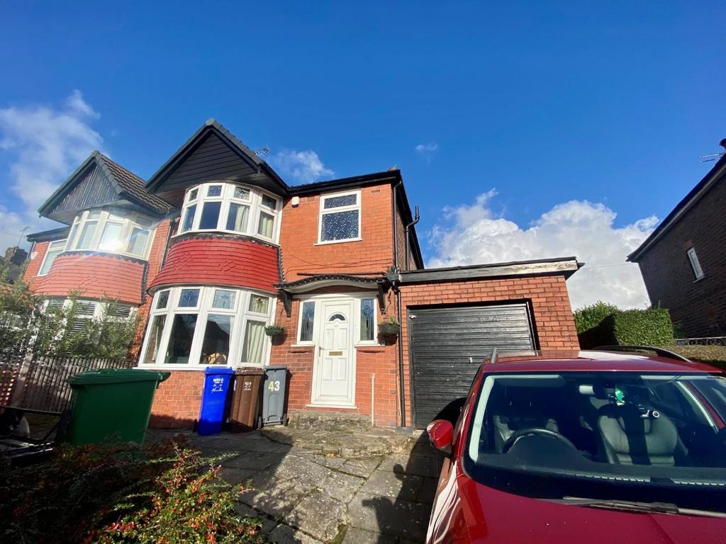 Royle Green Road, Northenden 3 bed semi-detached house - £300,000