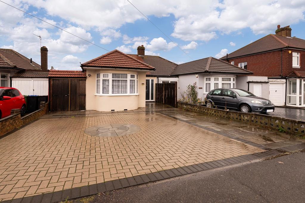 Belmont Road, Erith, DA8 3 bed semi-detached bungalow for sale - £475,000