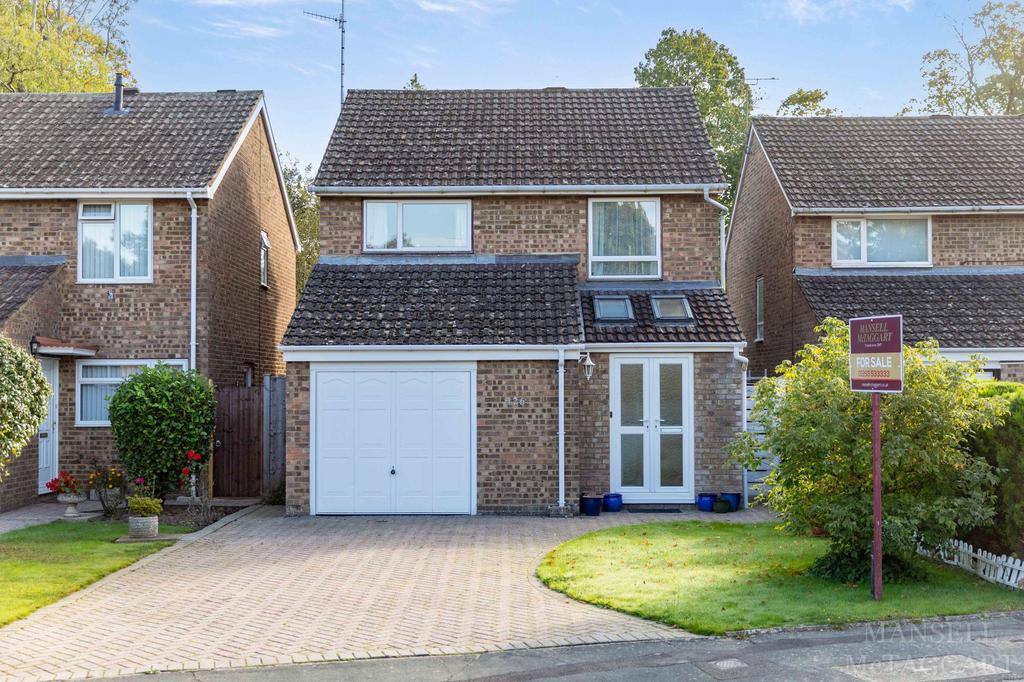 Grattons Drive, Crawley RH10 3 bed detached house - £500,000