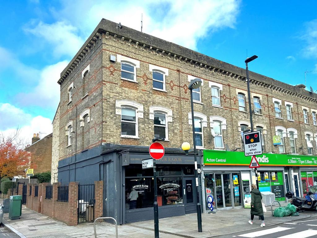 Churchfield Road, London 2 bed apartment - £800,000