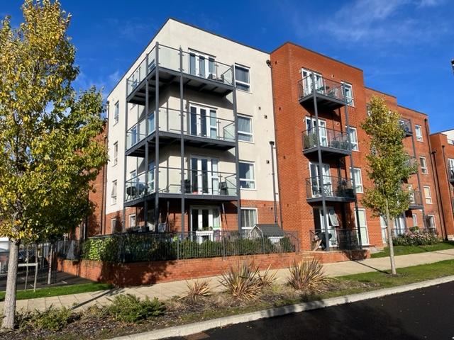 Lett Lane, Castle Hill, Swanscombe, Kent 2 bed flat - £230,000