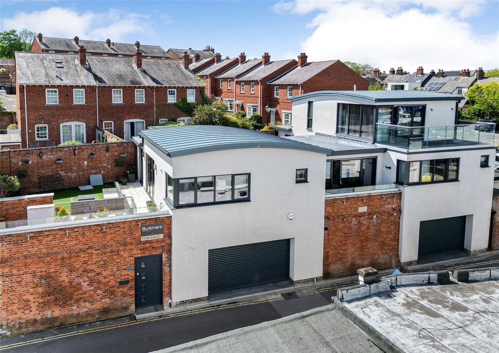 Mill Lane, Lymington, Hampshire, SO41 4 bed detached house - £1,375,000