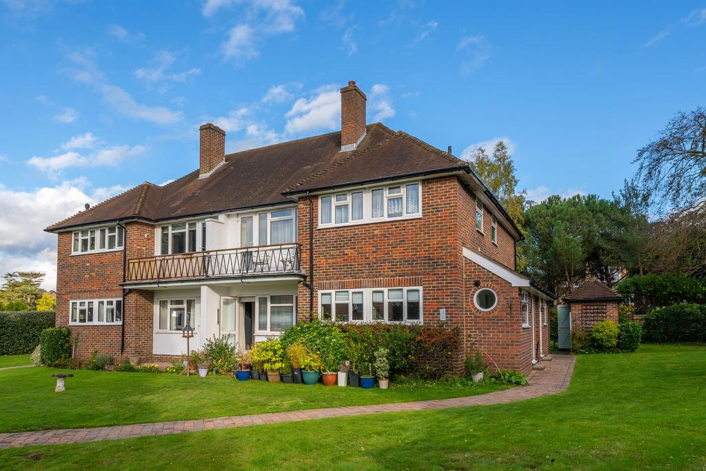 Reigate Road, Reigate, RH2 2 bed maisonette - £325,000