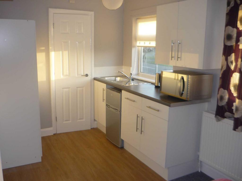 Rockingham Road, Corby NN17 1 bed house - £550 pcm (£127 pw)