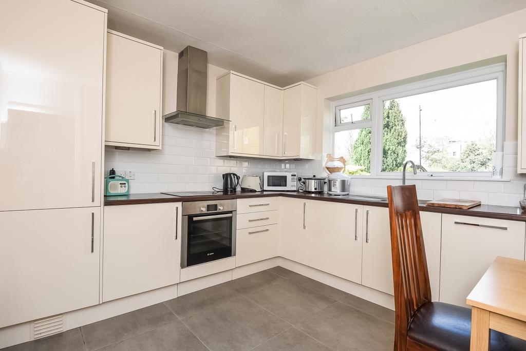 Wimbledon Park Road Southfields SW18 2 bed flat - £1,800 pcm (£415 pw)
