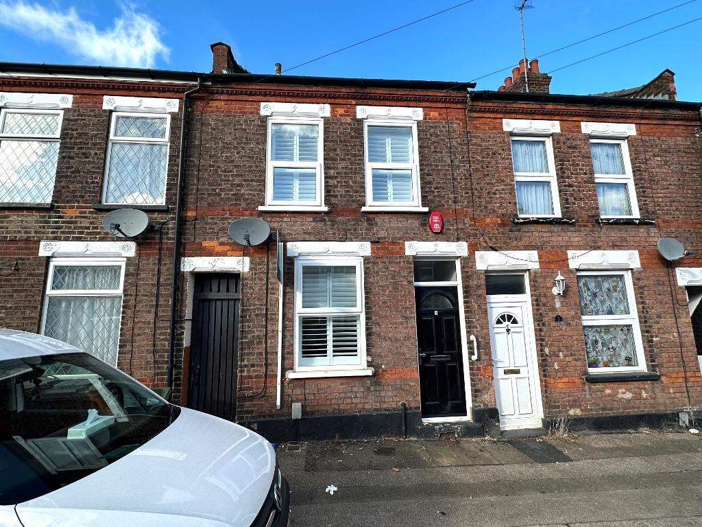 Round Green, Luton LU2 3 bed terraced house - £270,000