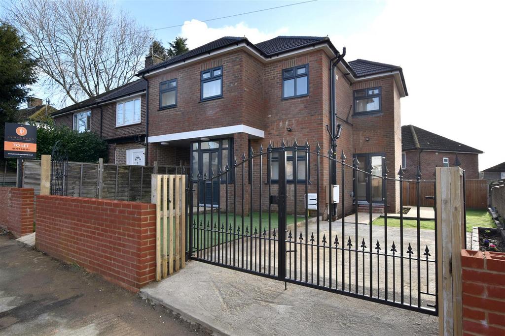 Stuart Crescent, Reigate 4 bed house - £2,100 pcm (£485 pw)