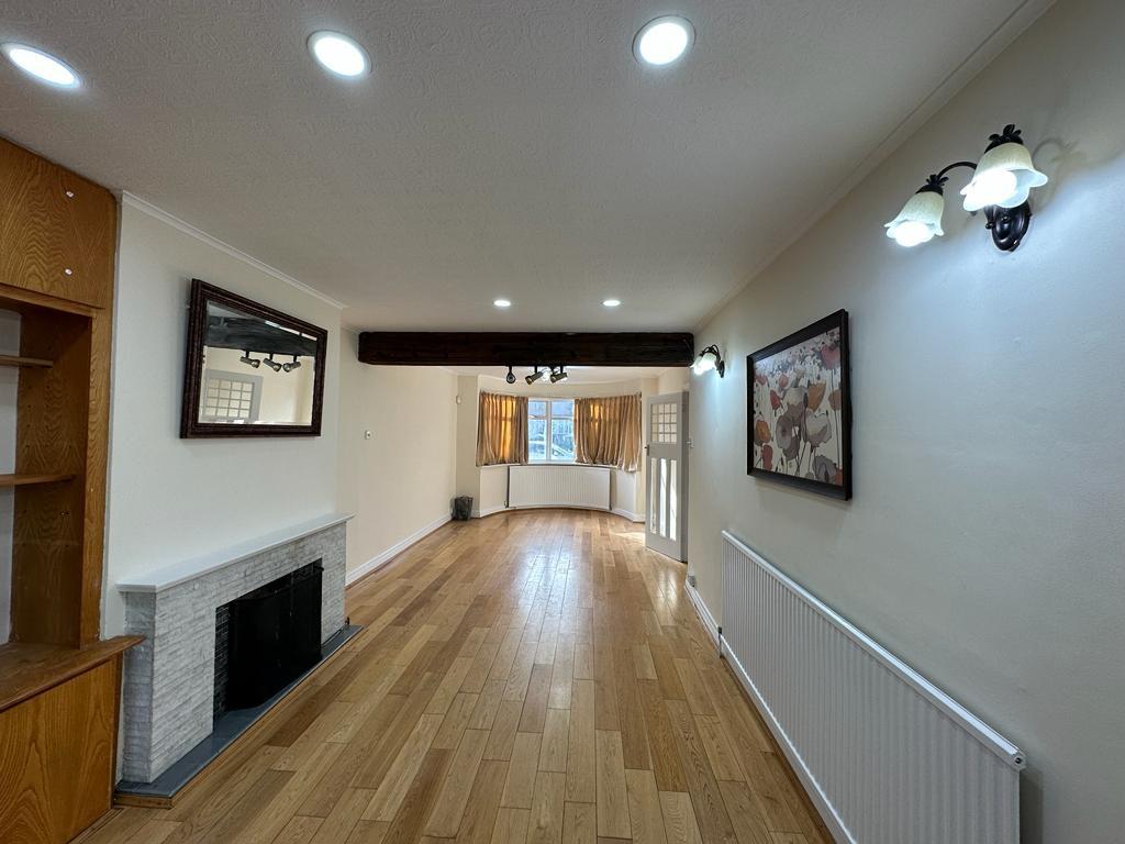 Kings Road, Harrow HA2 3 bed terraced house - £2,300 pcm (£531 pw)