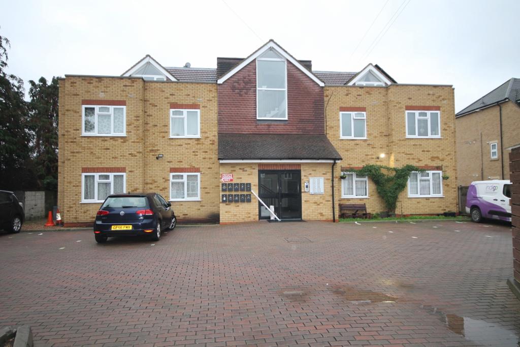 Long Lane, Stanwell, TW19 7AU 1 bed flat - £1,295 pcm (£299 pw)