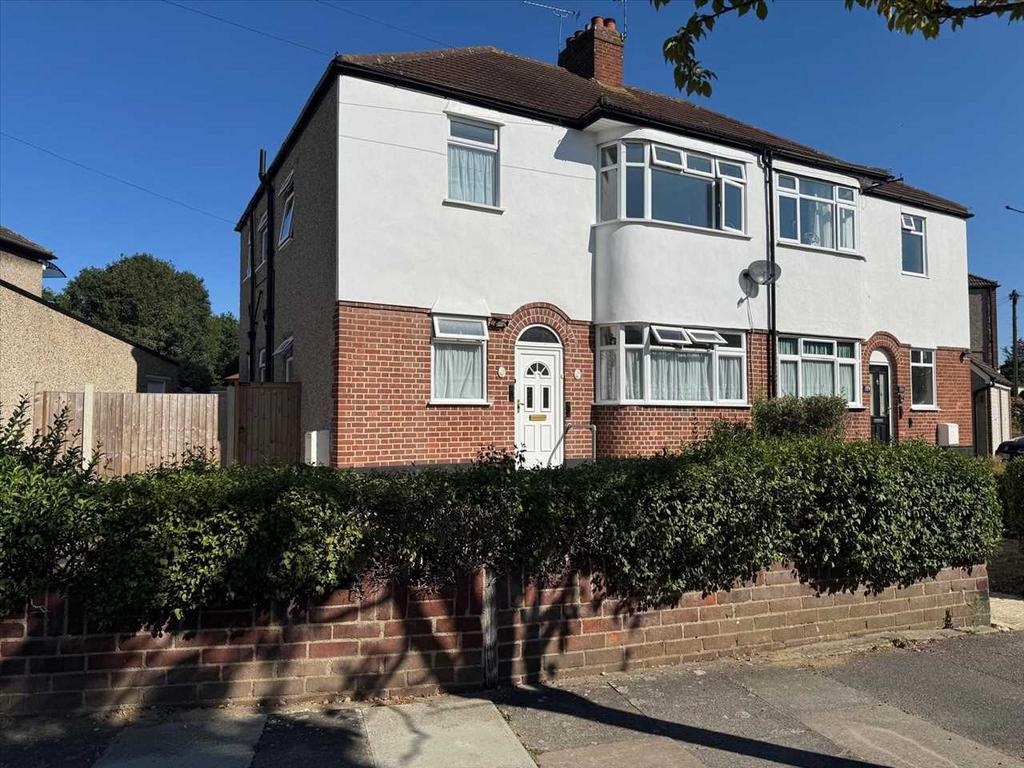 Tudor Drive Romford, Romford 2 bed apartment to rent - £1,500 pcm (£346 pw)