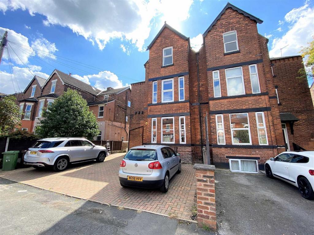 Atwood Road, Didsbury, Manchester 2 bed flat - £1,275 pcm (£294 pw)