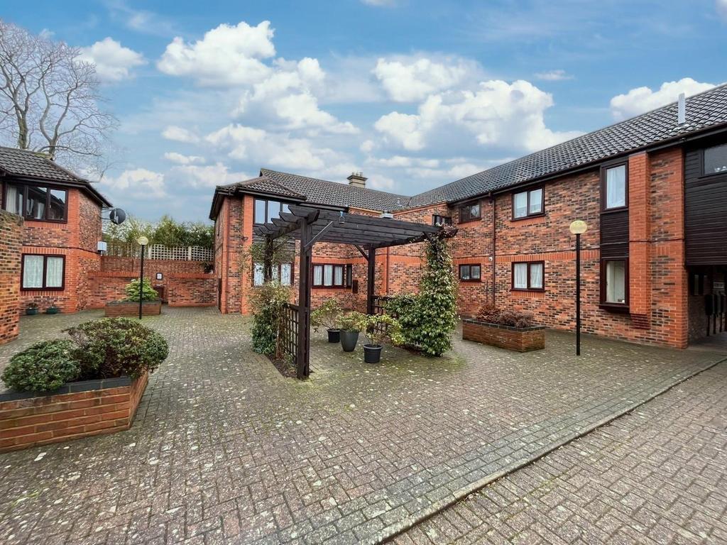 High Street, Sandy SG19 1 bed flat - £159,950