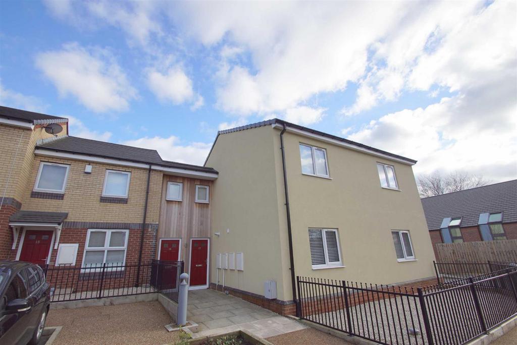 Freeman Gardens, Leeds 2 bed flat - £850 pcm (£196 pw)
