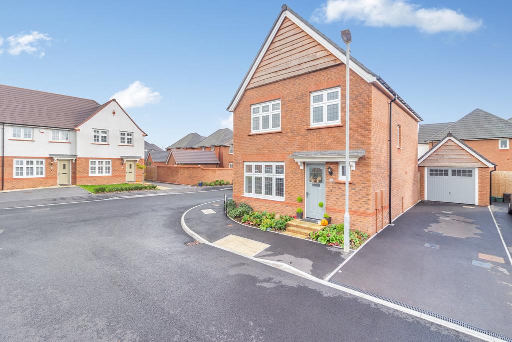Lave Way, Sudbrook, Caldicot 3 bed detached house for sale - £350,000