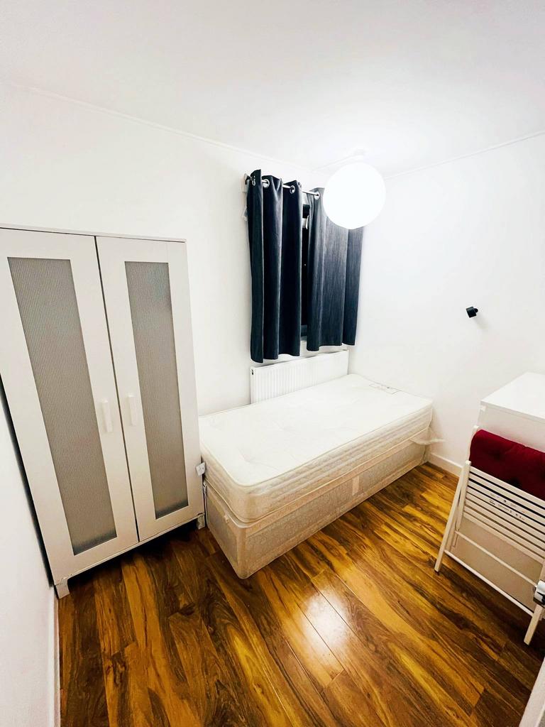 Lampeter Square, London W6 1 bed in a house share to rent - £900 pcm (£ ...