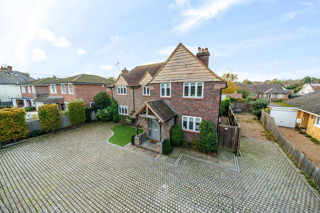 Pyrford Road, Pyrford, GU22 4 bed detached house - £1,350,000