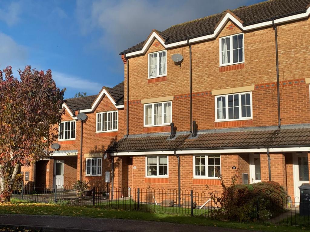Timken Way, Timken, Daventry NN11 9TD 3 bed townhouse - £1,200 pcm (£ ...