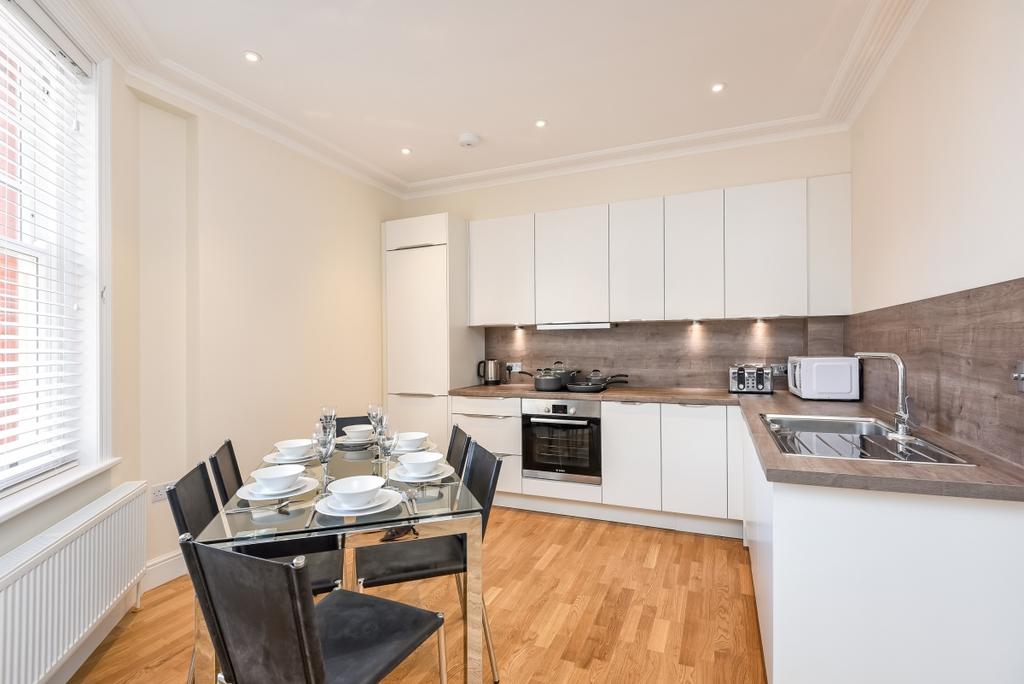 Hamlet Gardens Hammersmith W6 3 bed flat - £4,875 pcm (£1,125 pw)