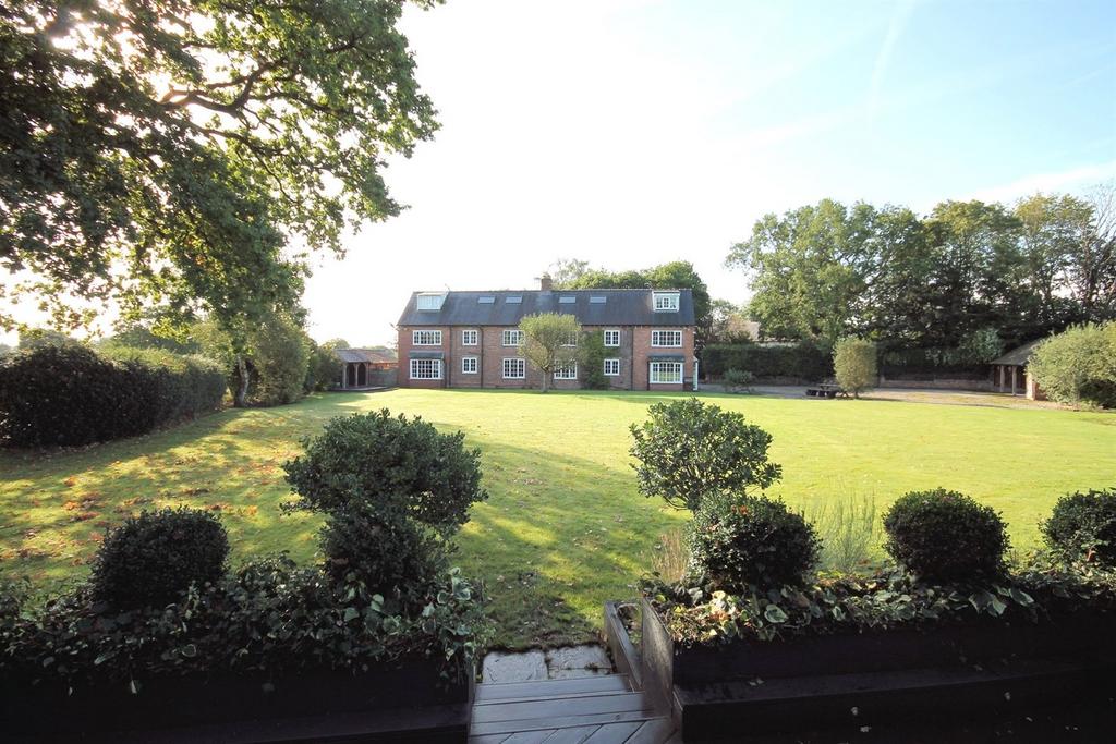 Old Hall Lane, Over Tabley 6 bed detached house - £5,000 pcm (£1,154 pw)