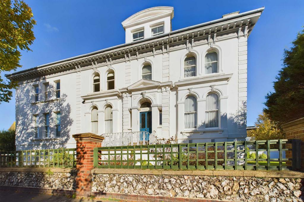 Devonshire Place, Eastbourne 2 bed flat for sale - £270,000