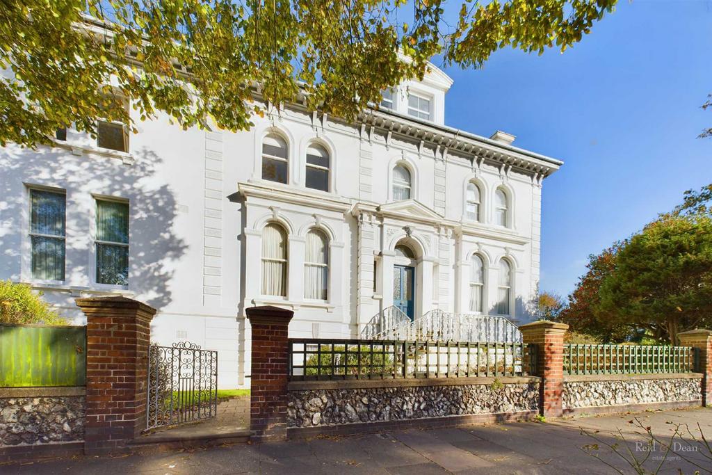 Devonshire Place, Eastbourne 2 bed flat for sale - £235,000